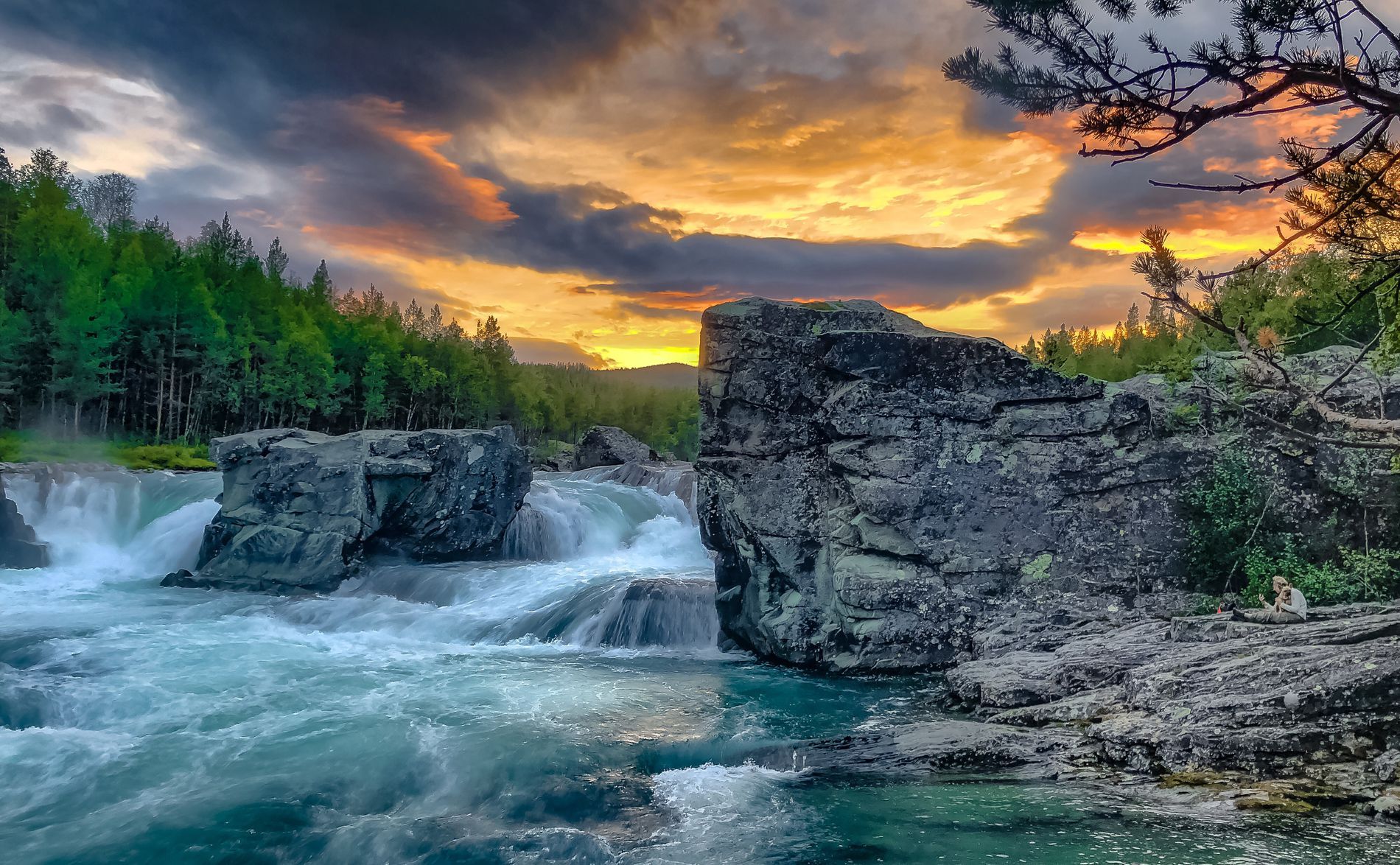 The River Sjoa, Vågå, Norway by olewo