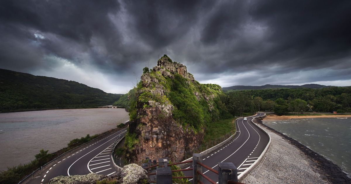 Mauritius Maconde by Peter Suchanovsky