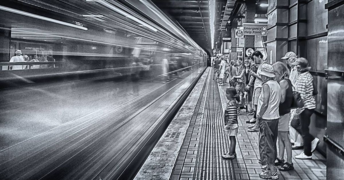 36 Dynamic Photos That Capture The Pulse of City Life