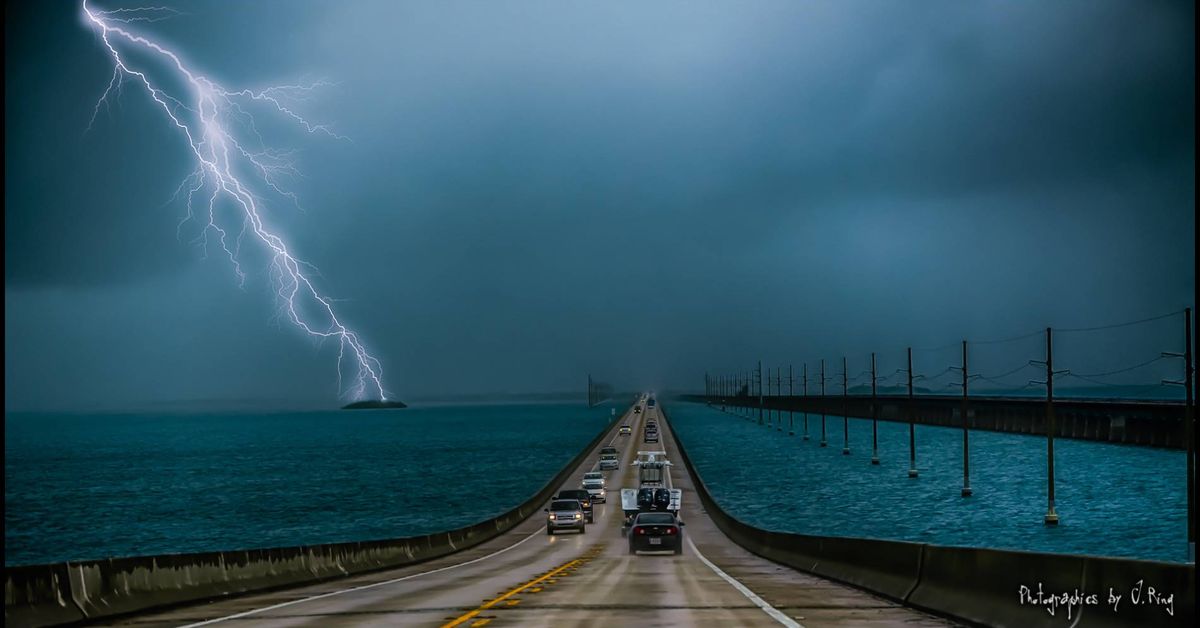 34 Superb Examples of Why a Vanishing Point works SOooo well in Photography