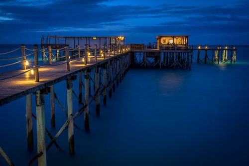 36 Gorgeous Examples of What "The Blue Hour" Can Do For A Photograph