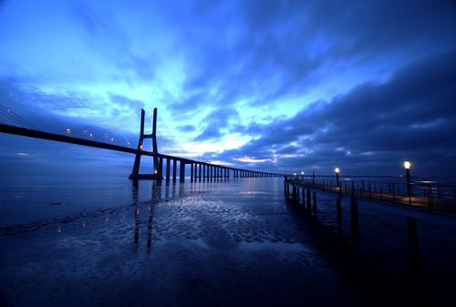 36 Gorgeous Examples of What "The Blue Hour" Can Do For A Photograph