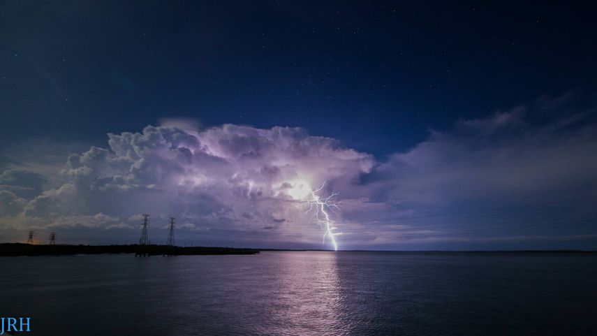 36 Gorgeous Examples of What "The Blue Hour" Can Do For A Photograph