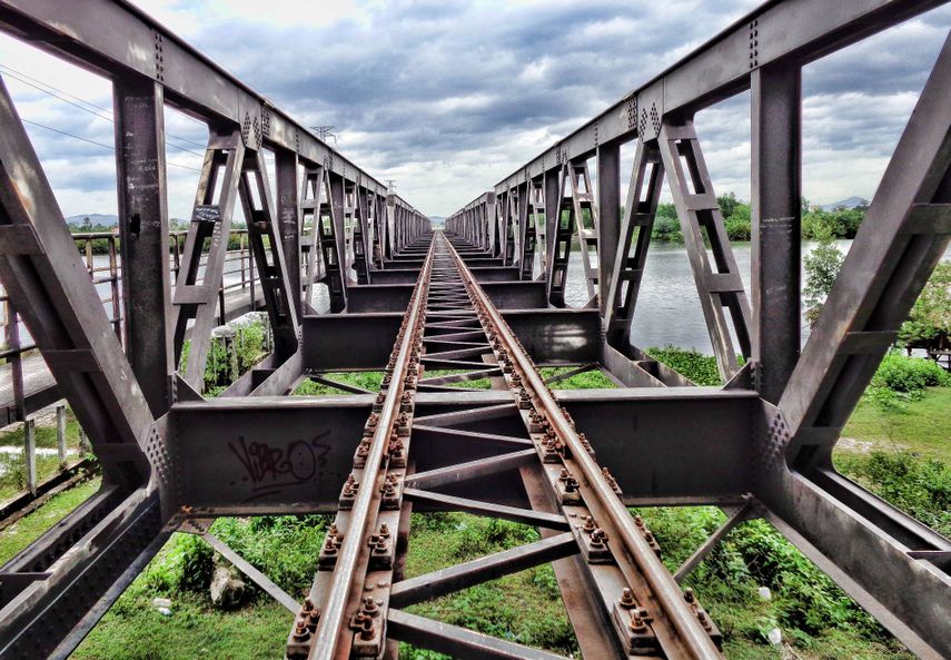 34 Superb Examples of Why a Vanishing Point works SOooo well in Photography