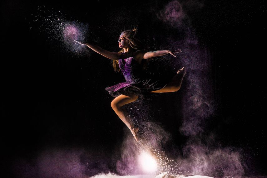 28 of the Very Best Examples of Photographers as Lighting Experts