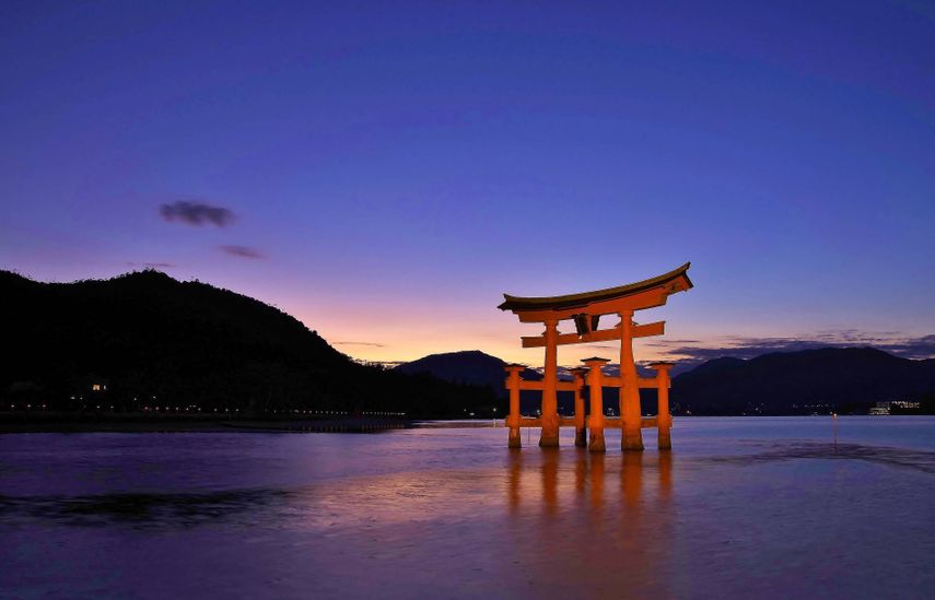 36 Gorgeous Examples of What "The Blue Hour" Can Do For A Photograph