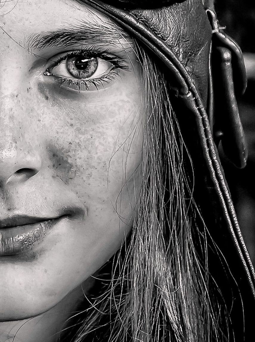 34 Examples of Stunning Eye Contact