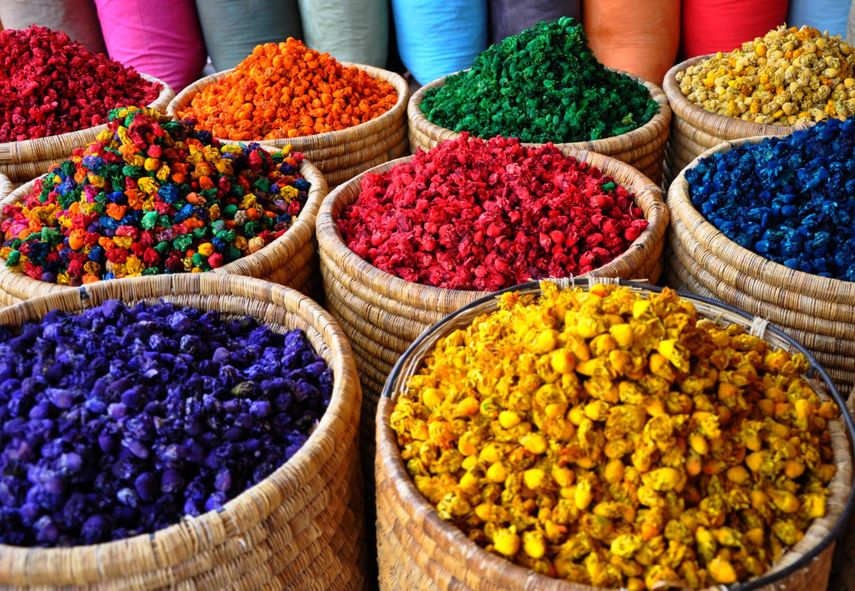 35 Images that Utilize Complex and Vibrant Color Schemes- Why?