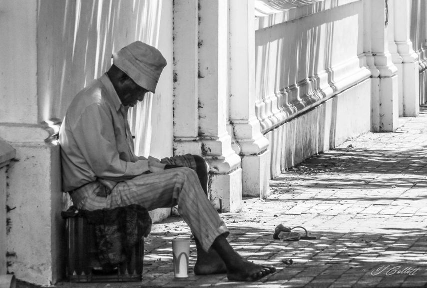 35 Heartbreaking Examples of Loneliness that Will Have You Thinking