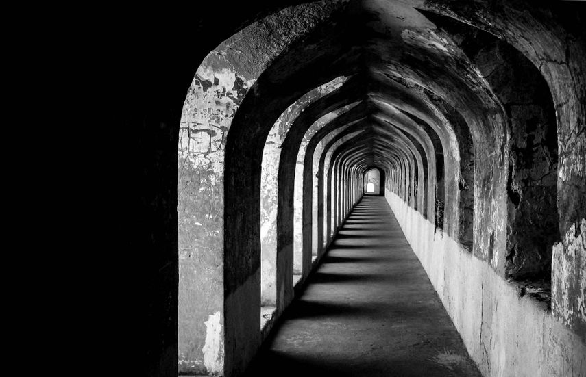 36 Superb Examples of How "Tunnel Vision" can Create Impact in Photography