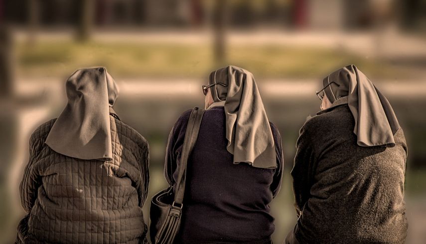 35 Faceless Portraits That Need Your Thoughts