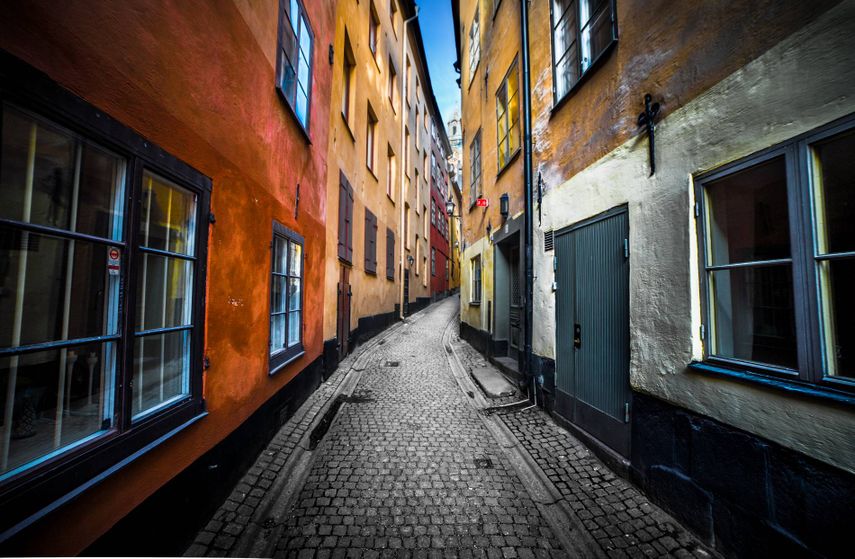 34 Superb Examples of Why a Vanishing Point works SOooo well in Photography
