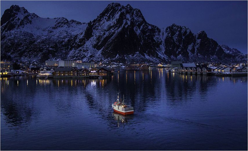 36 Gorgeous Examples of What "The Blue Hour" Can Do For A Photograph