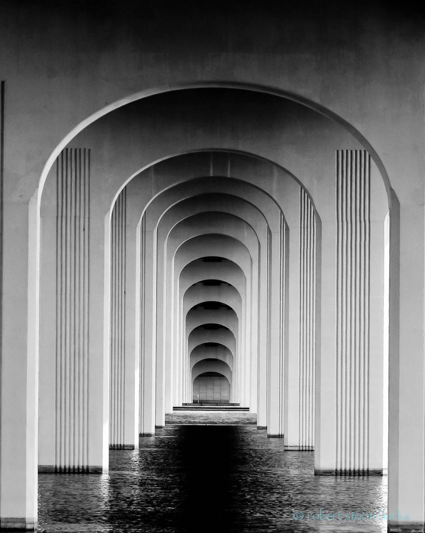 36 Superb Examples of How "Tunnel Vision" can Create Impact in Photography