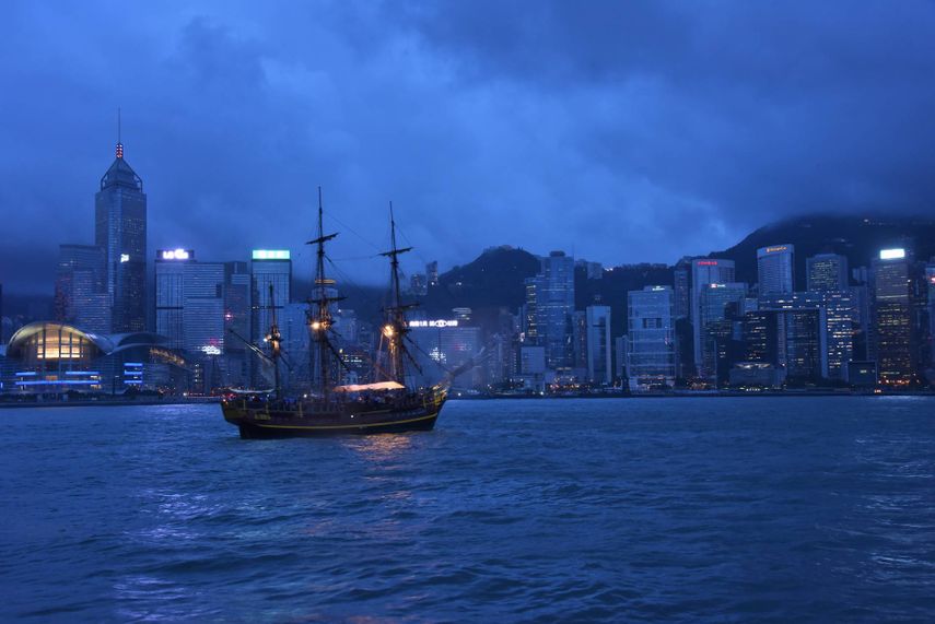 36 Gorgeous Examples of What "The Blue Hour" Can Do For A Photograph