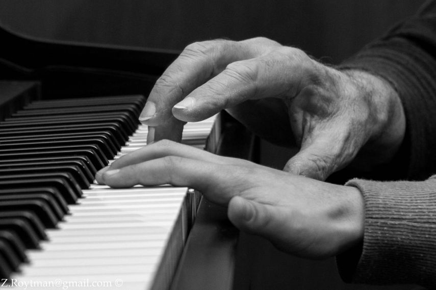 28 Examples of Juxtaposition in Photography That Will Test Your Mind