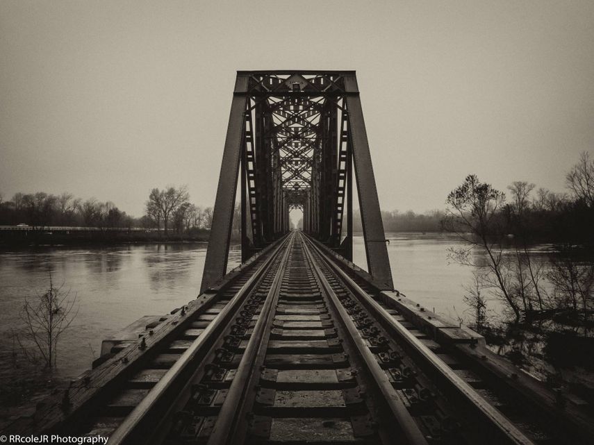 34 Superb Examples of Why a Vanishing Point works SOooo well in Photography